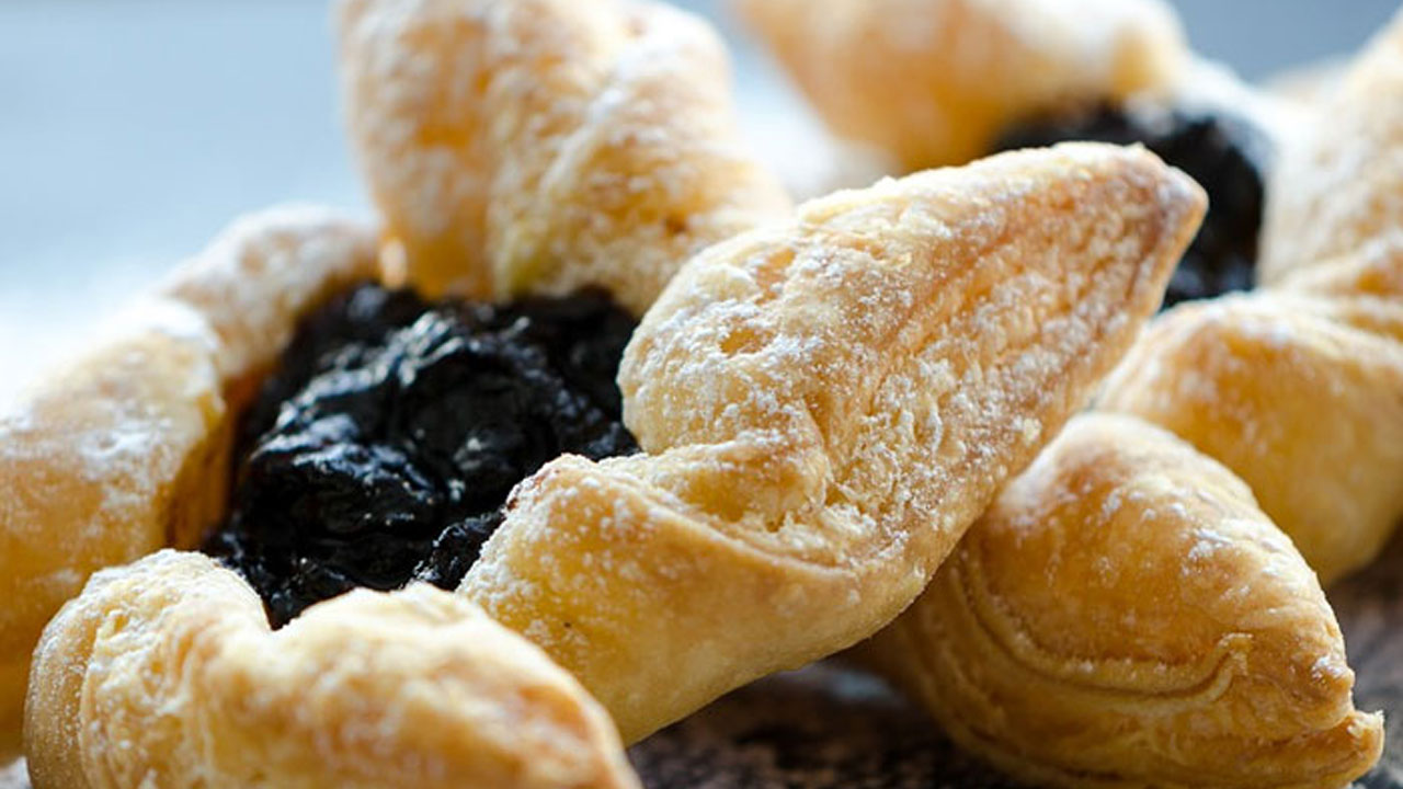 3 Grocery Store Chains with the Best Bakeries, According to Pastry ...